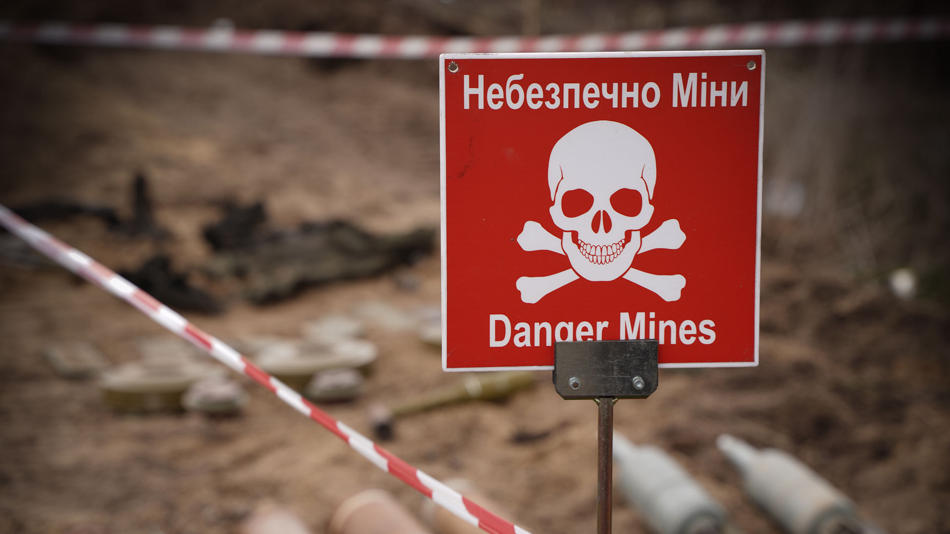 US Green Beret Neutralizes Russian Death Traps Now That Ukraine Has Become a Literal Minefield ...